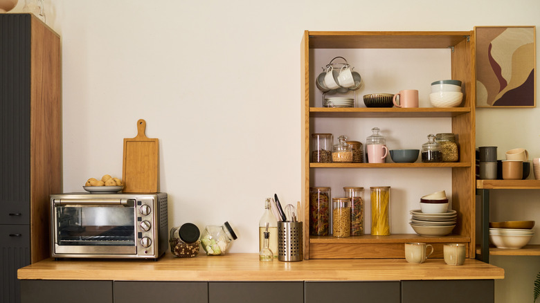 11 Open Shelf Styling Ideas You'll Want To Try In The Kitchen