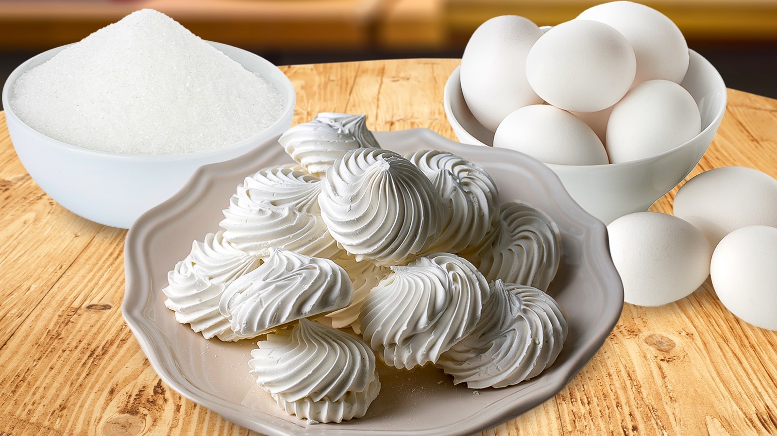 Tips For Making Bakery-Worthy Meringue At Home