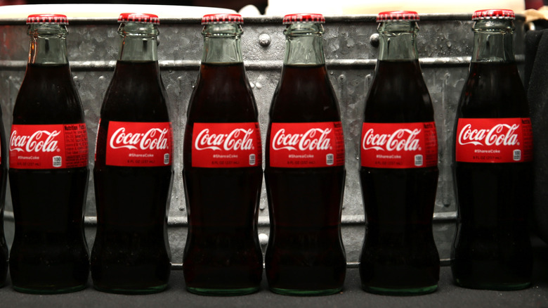 13 Best Drinks To Mix With Diet Coke For Cocktails & Mocktails