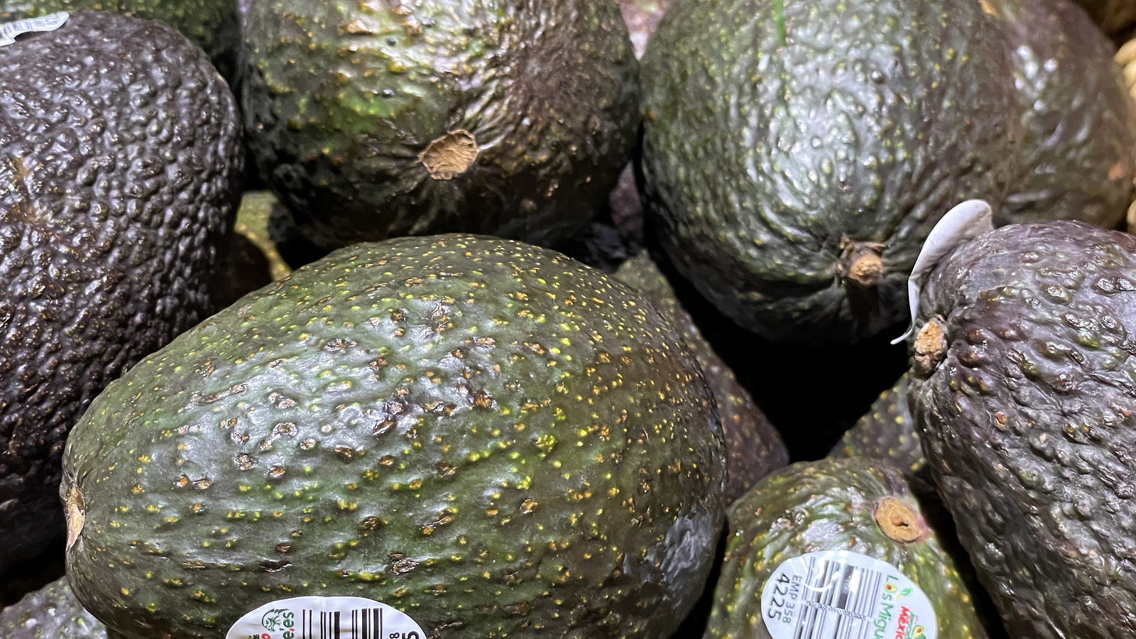 13 Best Tips For Picking And Buying Avocados