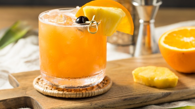 20 Absolute Best Drinks To Mix With Rum