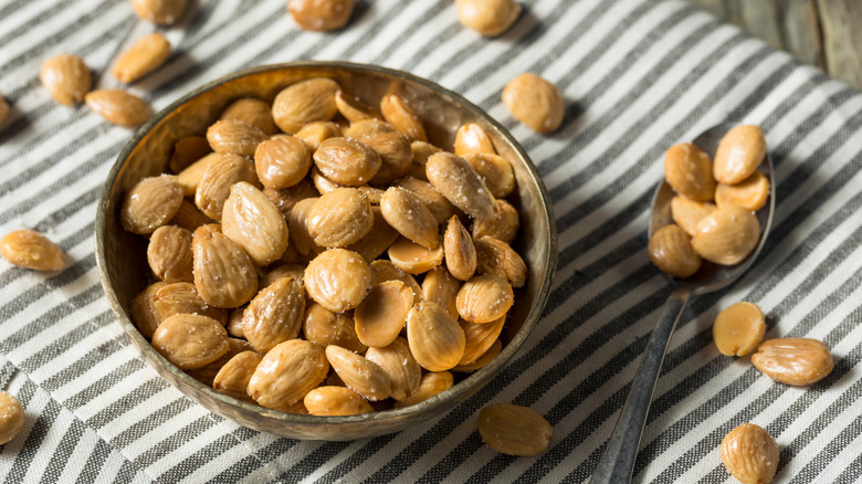 20 Most Popular Types Of Nuts Explained