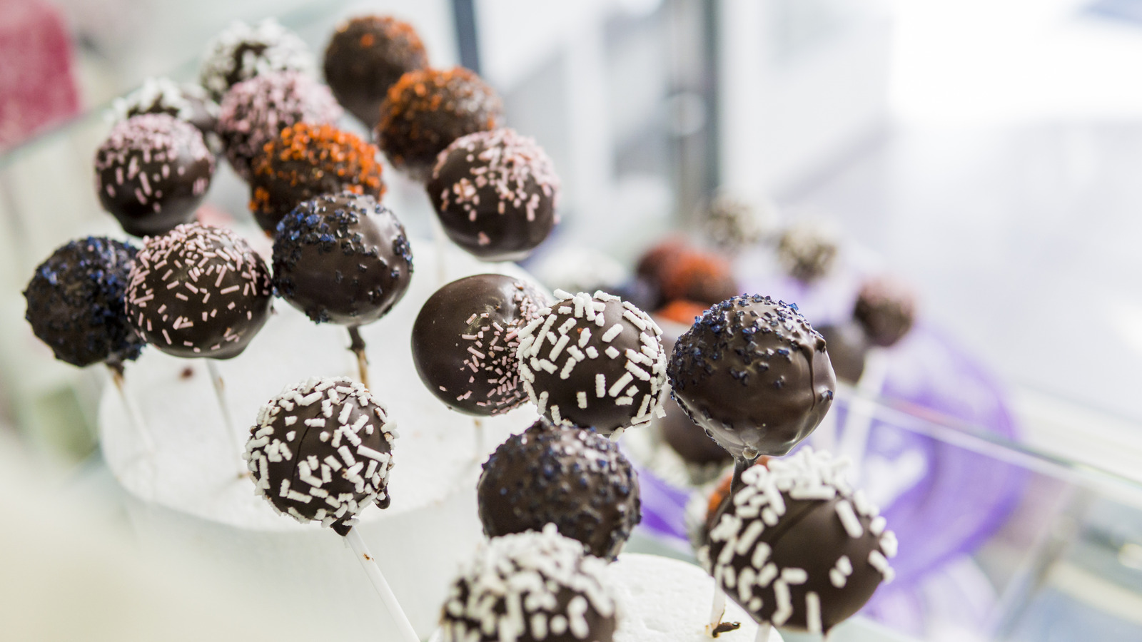 How To Infuse Your Cake Pops With Liquor For Stunning Flavor
