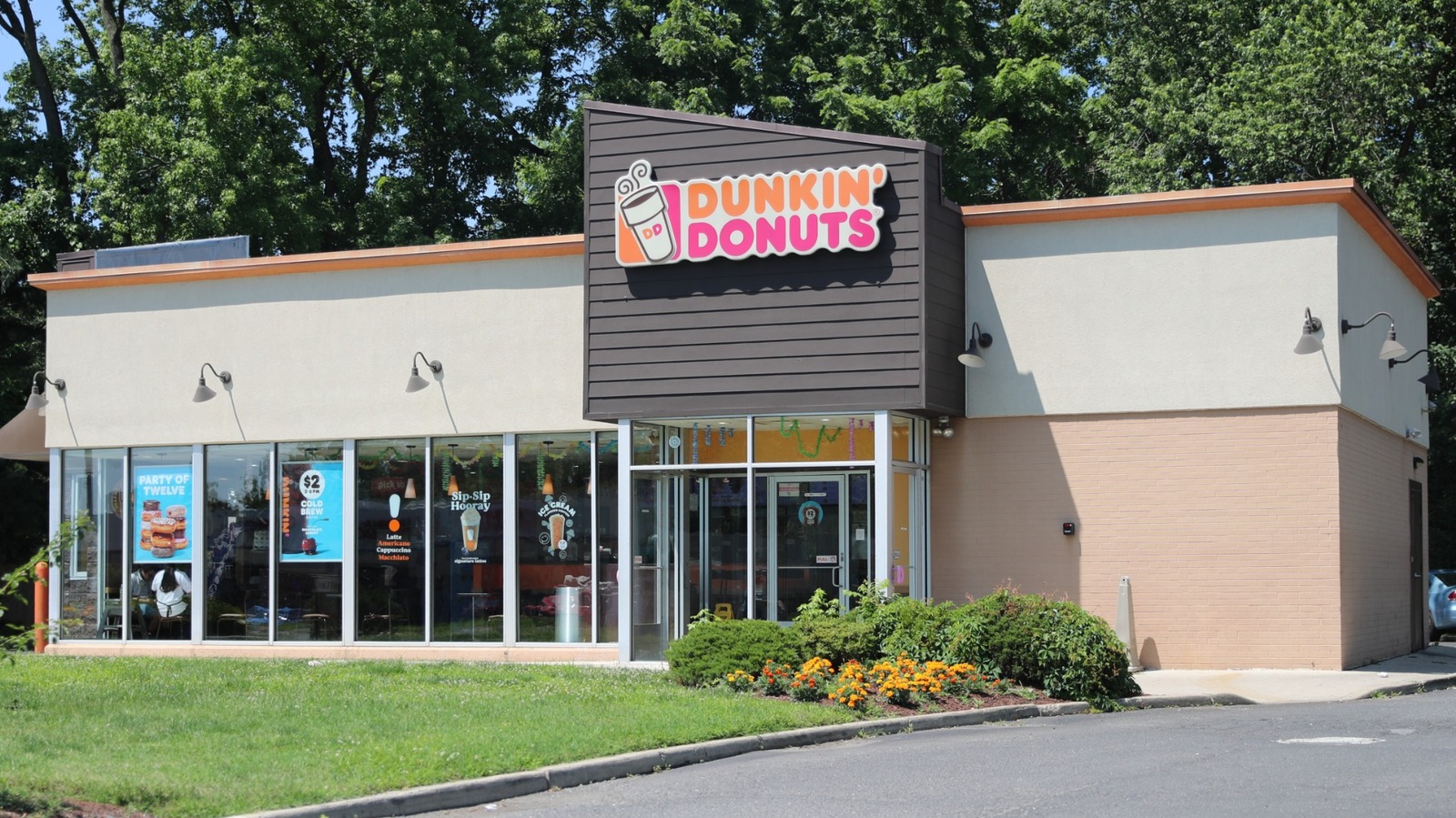 5 Clever Tips And Hacks For Ordering Vegan At Dunkin'