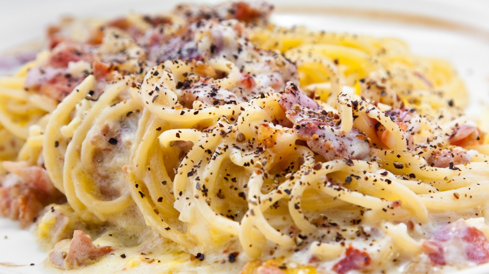 5 Delicious Pancetta Alternatives For Carbonara