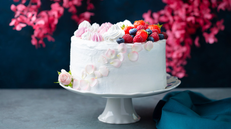 9 Mistakes To Avoid When Ordering Grocery Store Cakes