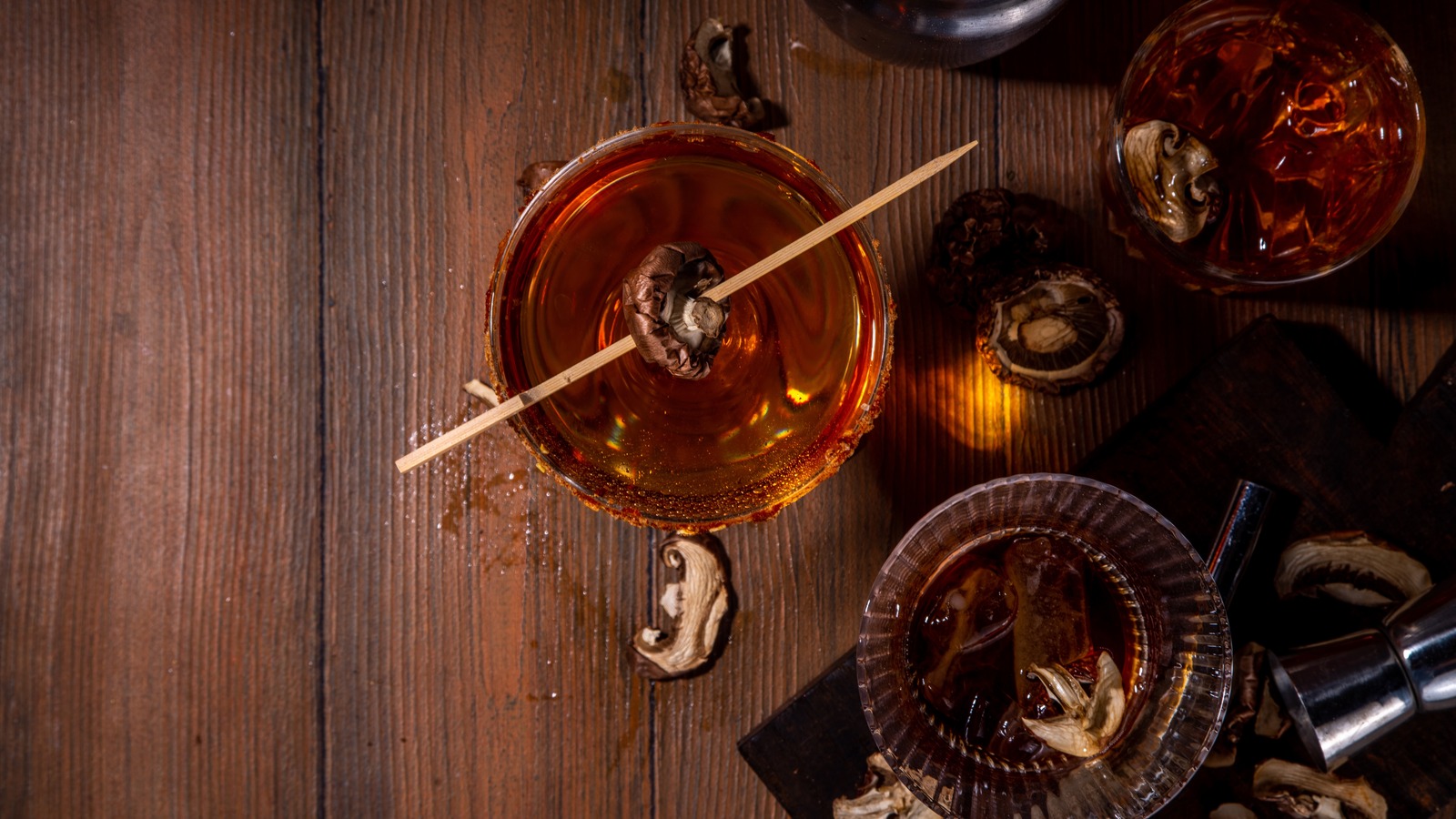 A Cocktail Expert's Top Tip For Infusing Whiskey