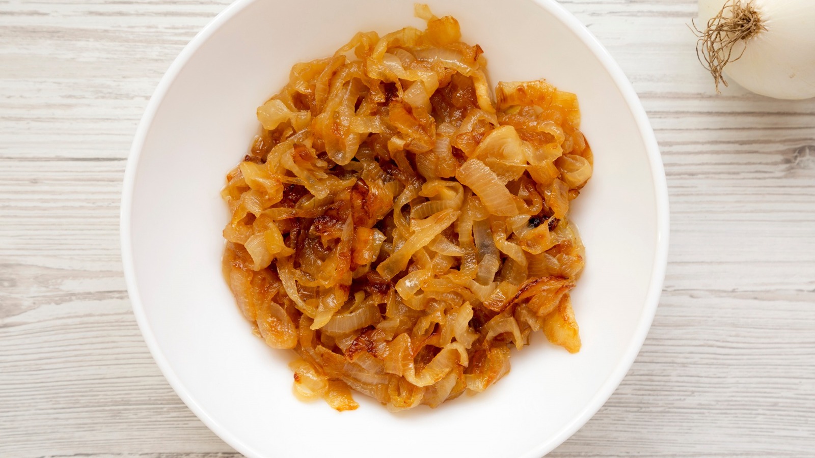 A Pan With Light Interior Should Be Your Go-To For Caramelizing Onions