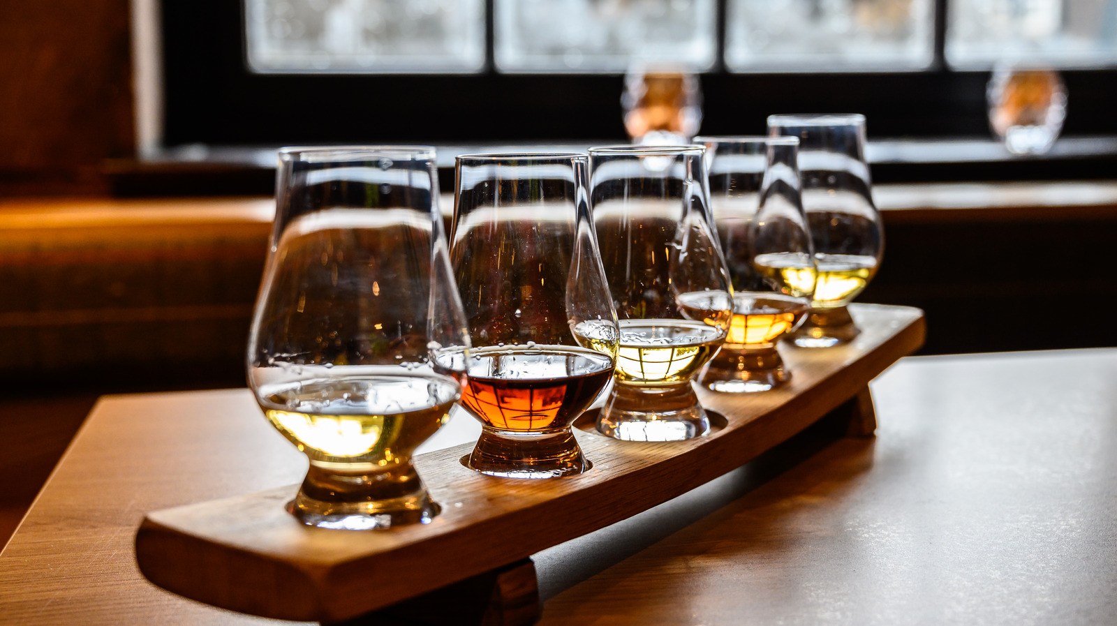 A Whiskey Expert Explains Why It's Crucial To Warm Up Your Palate ...