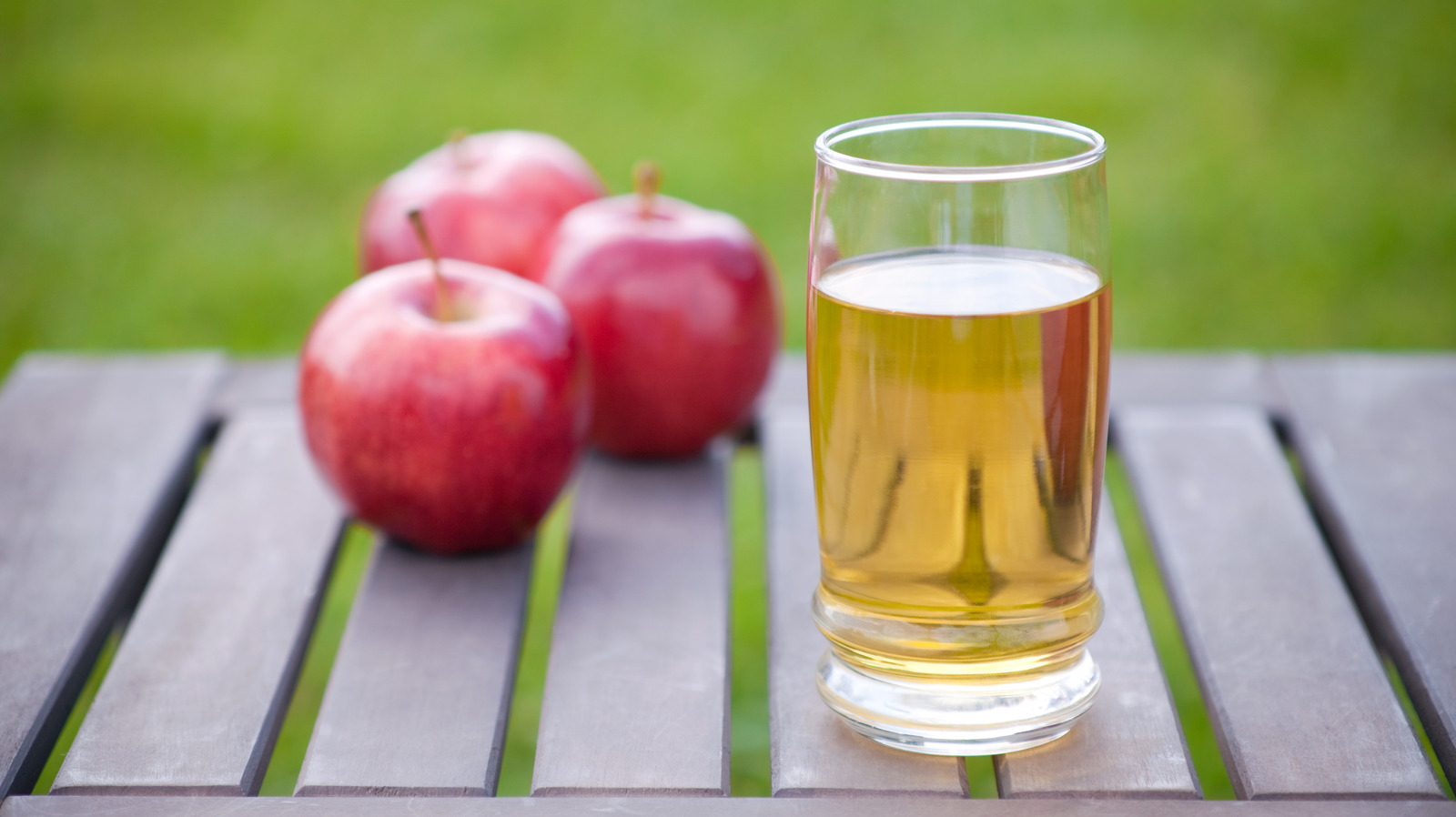 Apple Juice Is Better For Hydration Than You May Think