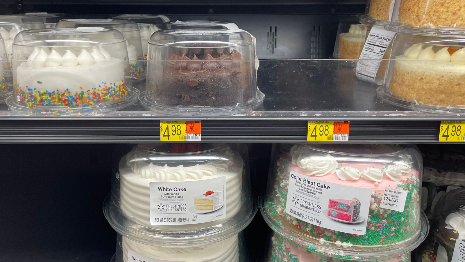 Before Ordering From Walmart's Bakery, You Should Know This About Its Cakes