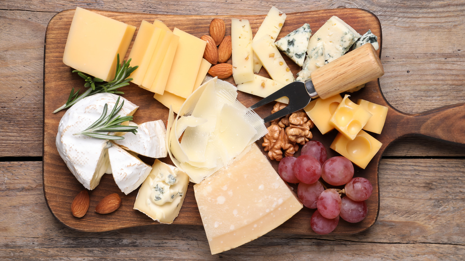 How To Assemble The Perfect Thanksgiving Cheese Board