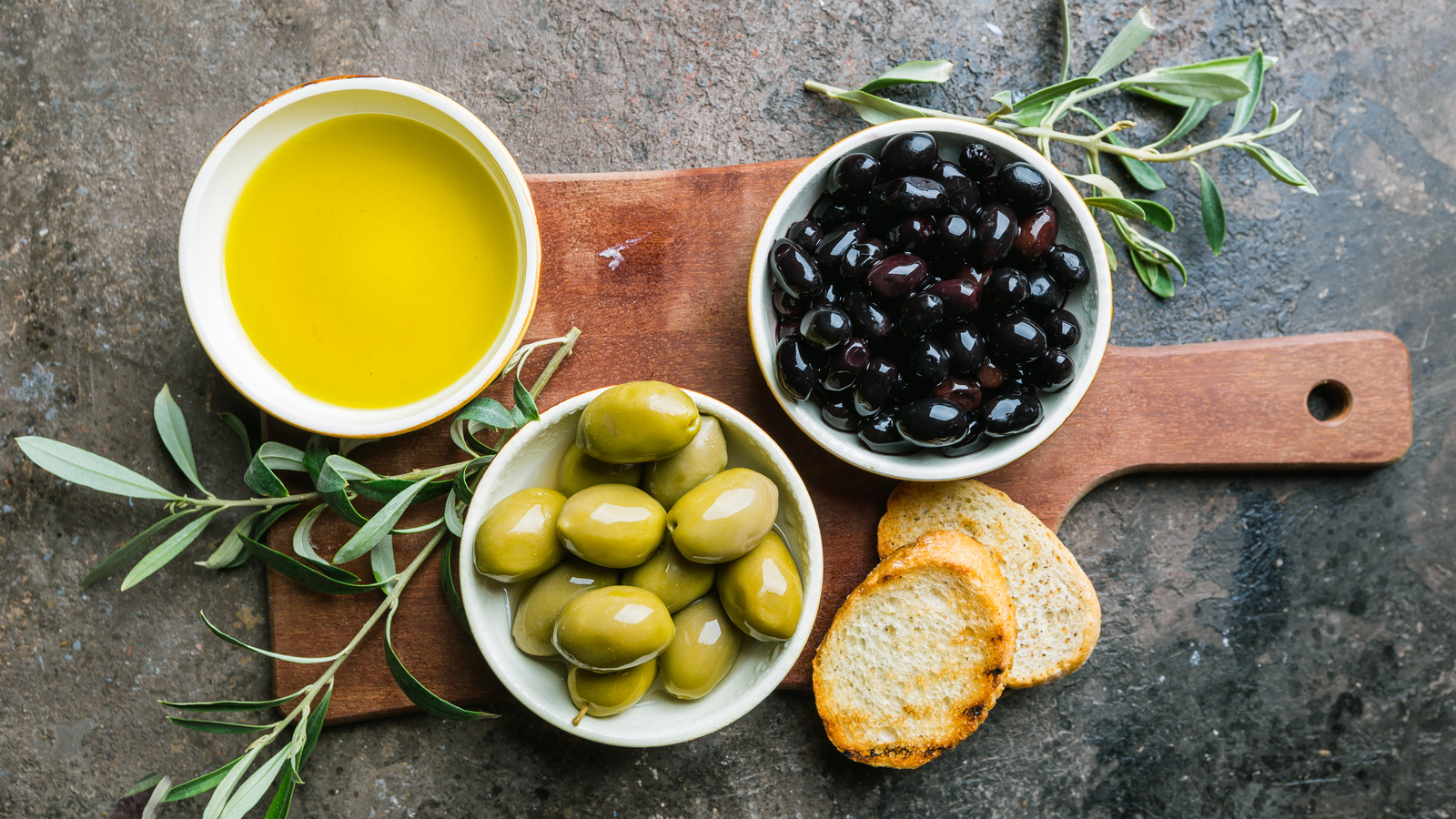 Black Olives Vs Green Is There A Nutritional Difference 