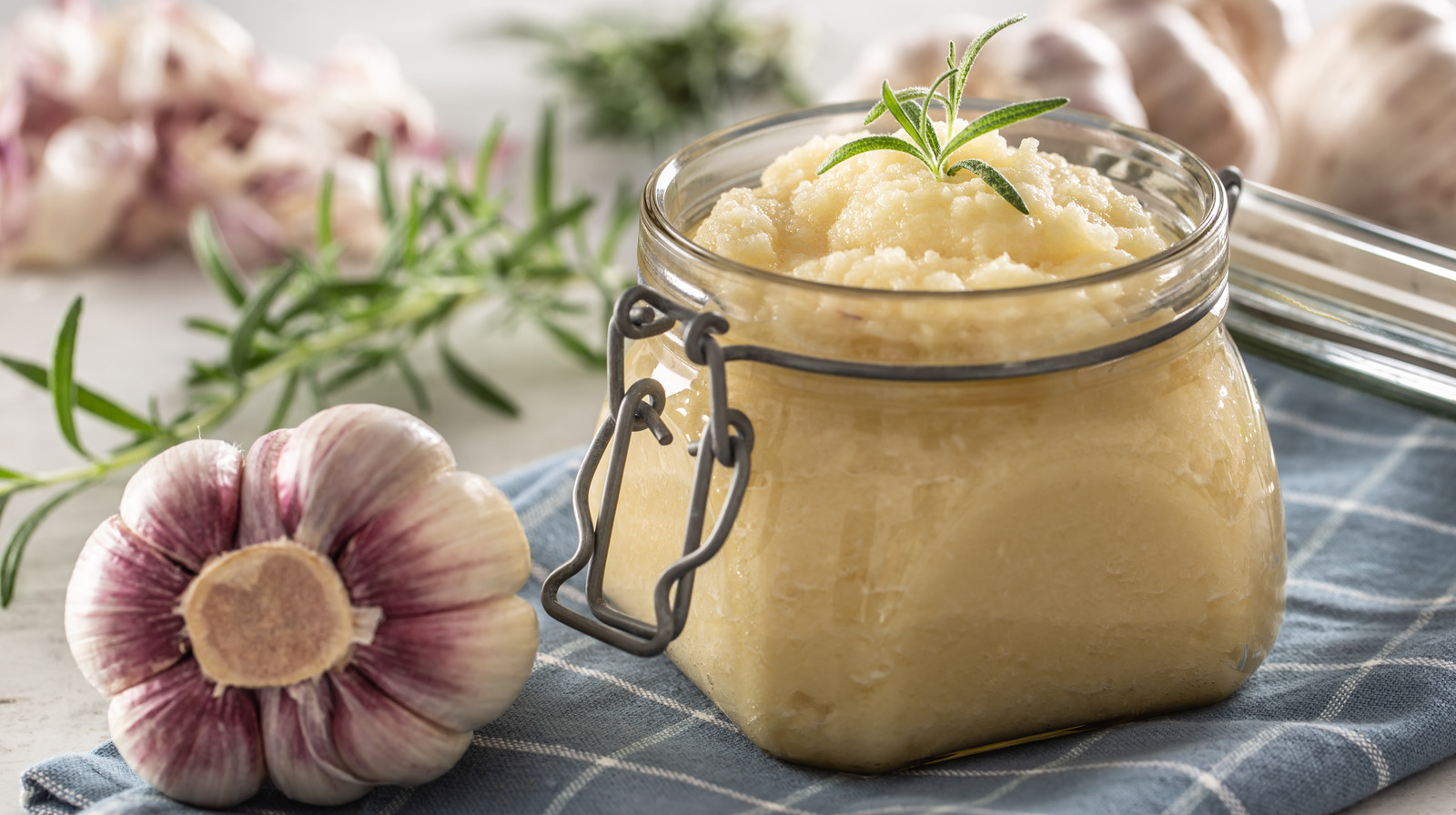 Blended Garlic And Oil Make A Versatile, Flavor-Packed Paste