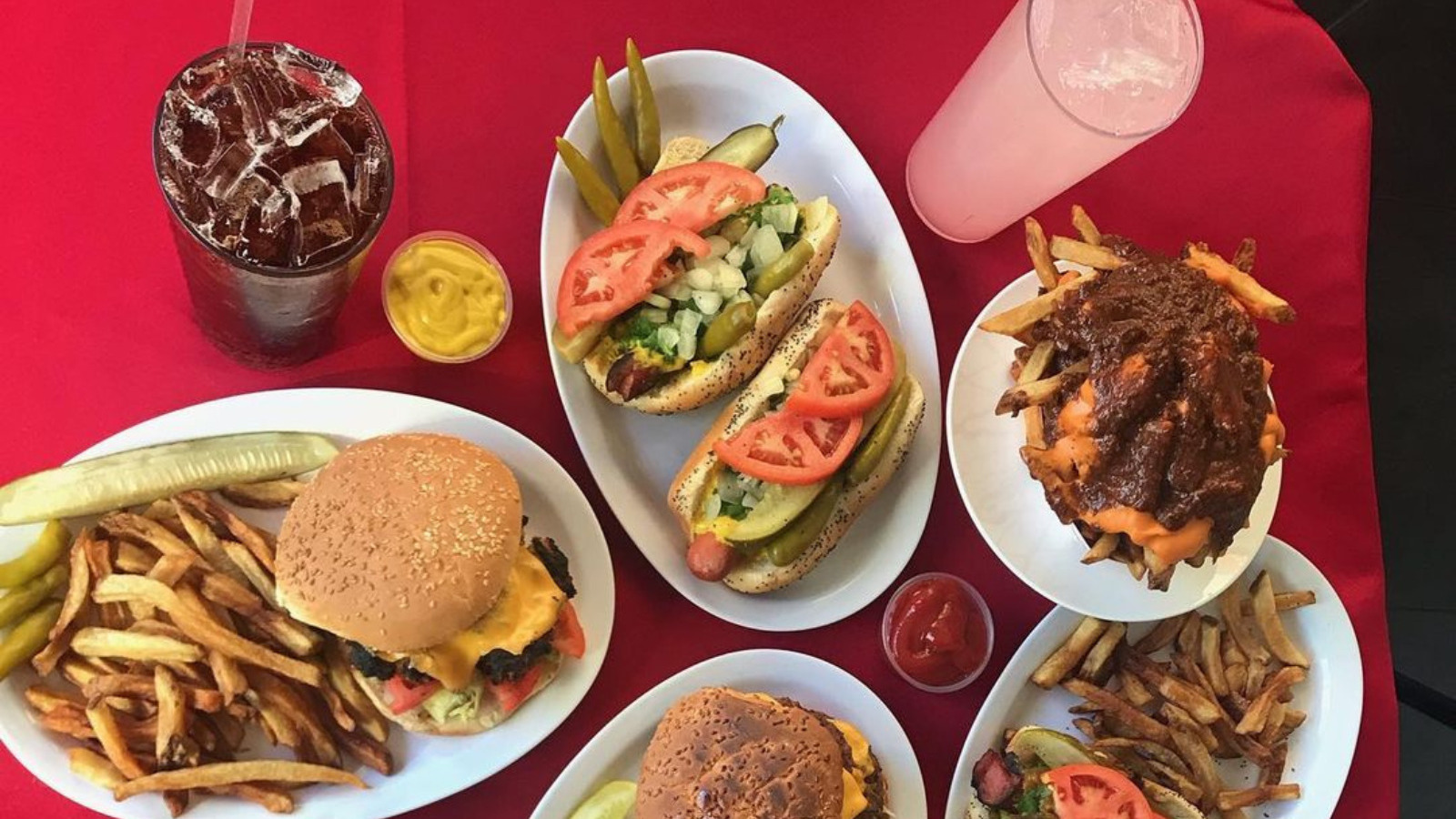 Chicago's Wieners Circle Hot Dog Stand Fulfills Promise To Feed Migrants