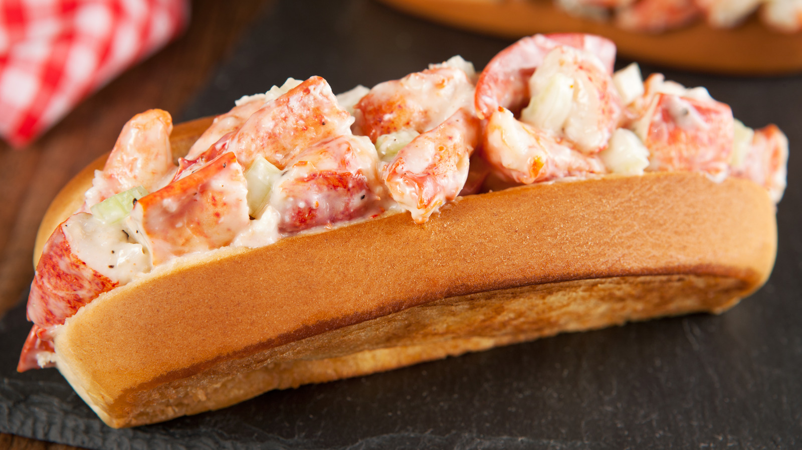 Connecticut Vs Maine Lobster Rolls: What's The Difference?