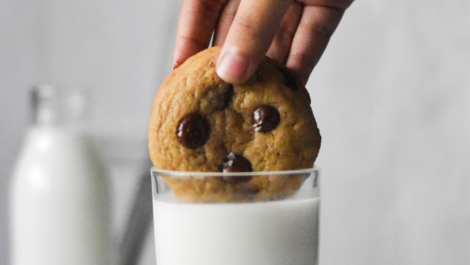 How To Use Milk And Cookies To Make The Ultimate Cake