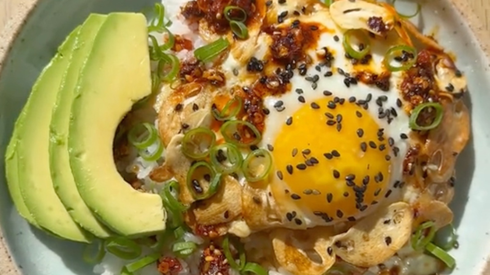 Crispy Garlic Adds A Delicious Texture To Your Fried Eggs