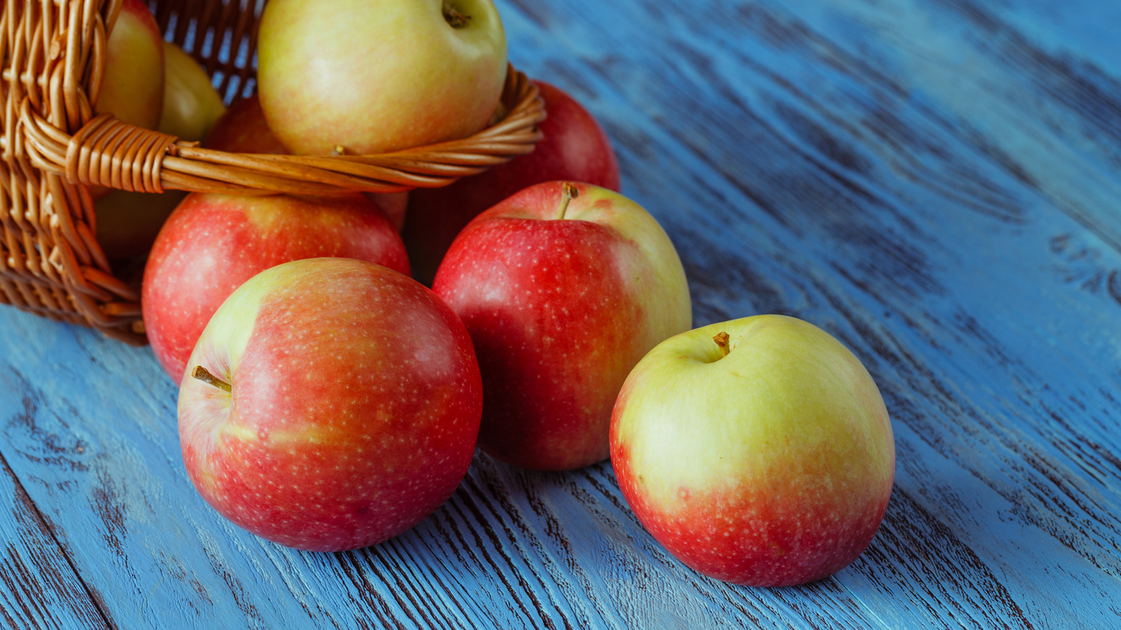 Does Color Make A Difference When Picking Out Apples?