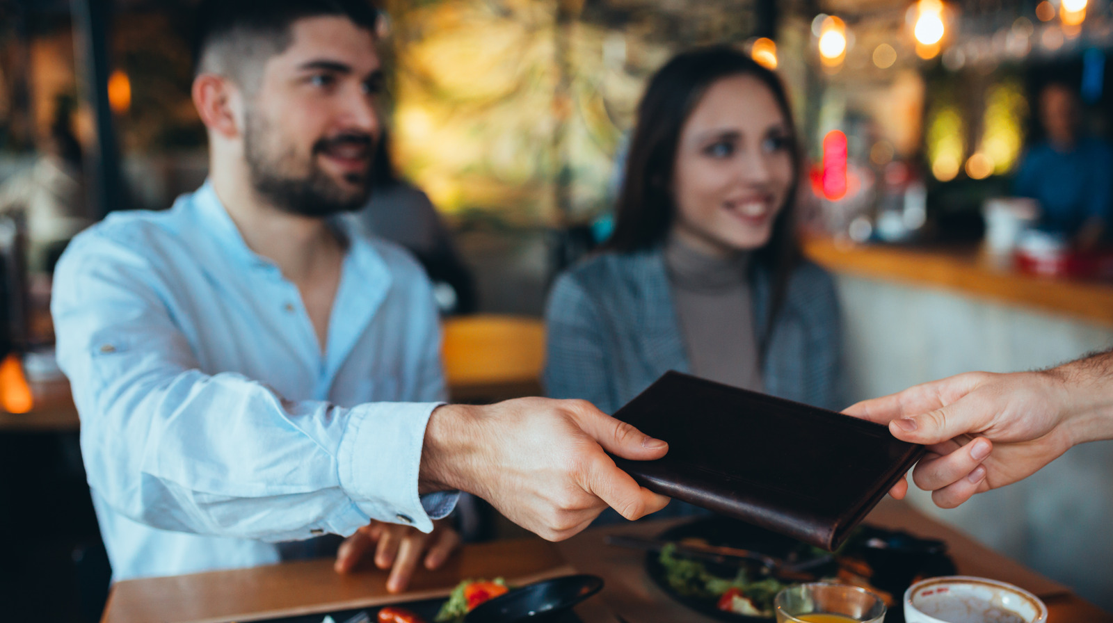Does It Make A Difference If You Tip With Cash Or A Credit Card?