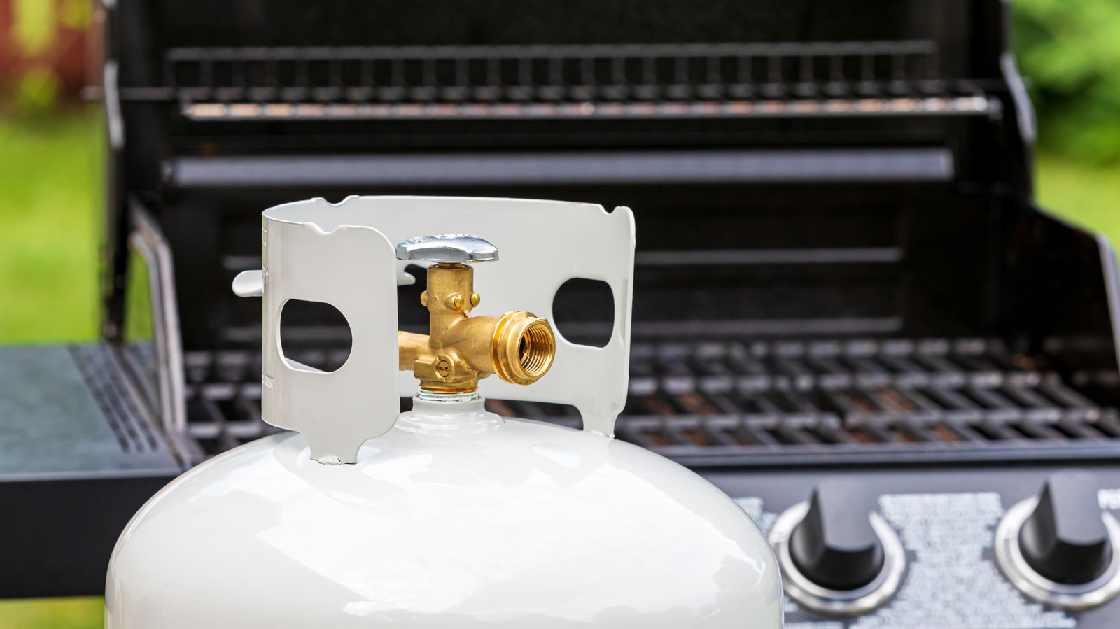 How Long A Propane Tank Really Lasts On The Grill
