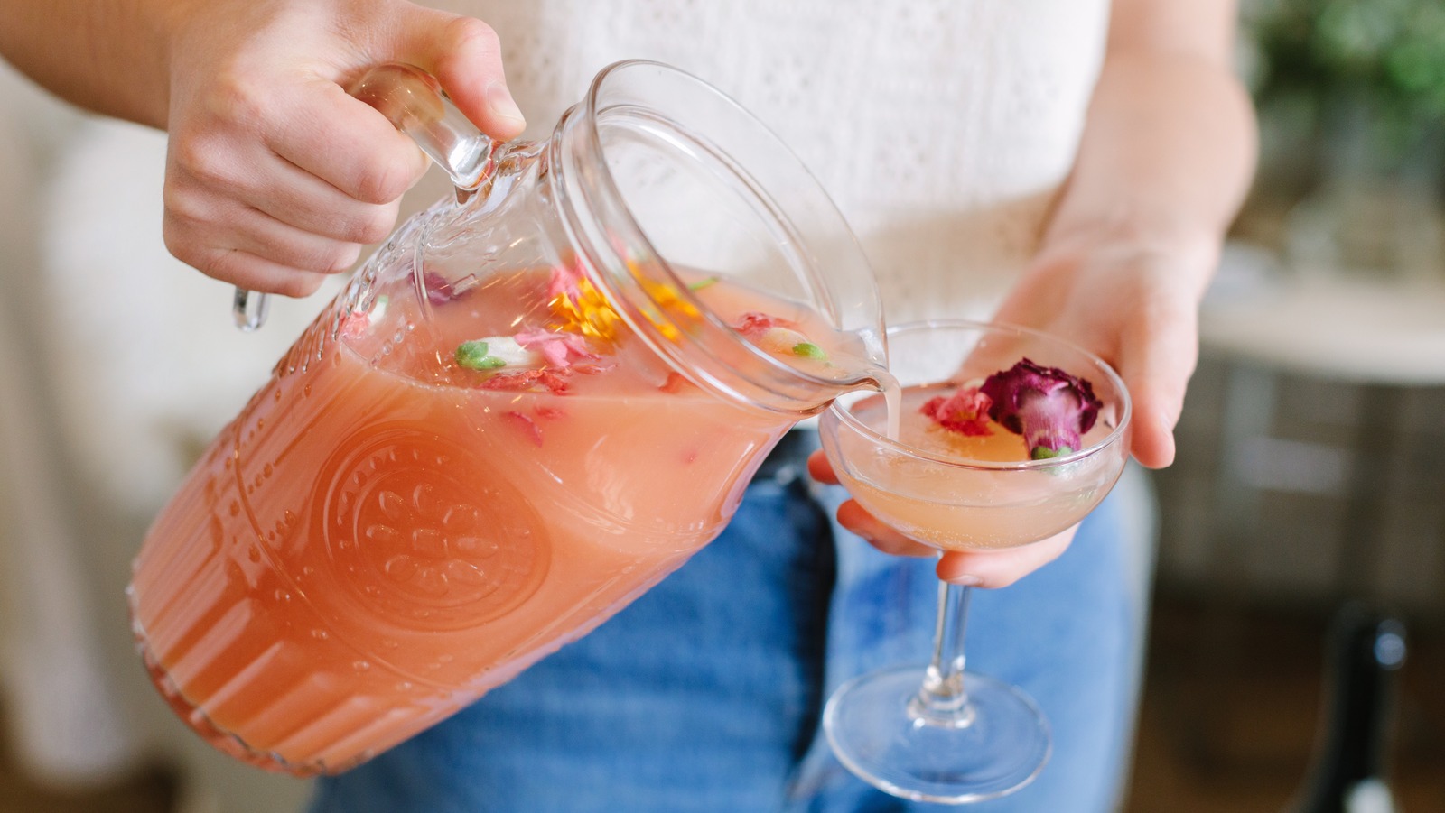 Don't Settle For Bland Pitcher Cocktails - Remember These Pro Tips