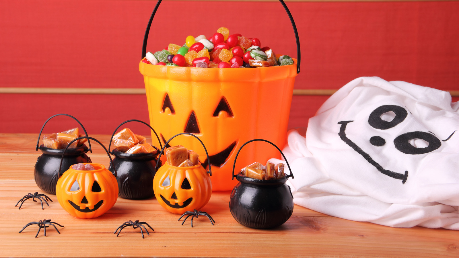 Dunkin Is Dropping A New Halloween Munchkins Bucket In 2024