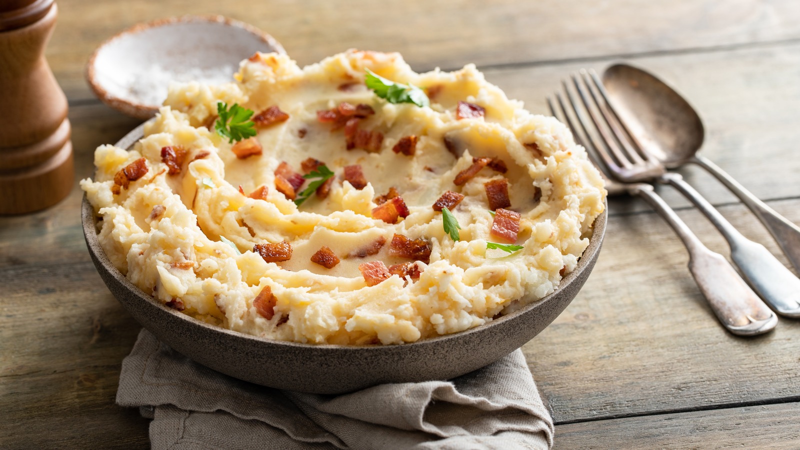 Canned Cheese Is Your Secret Ingredient For The Ultimate Loaded Mashed ...