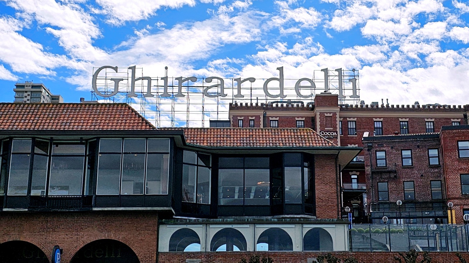 San Francisco's Historic Ghirardelli Square Is The Modern-Day Chocolate ...