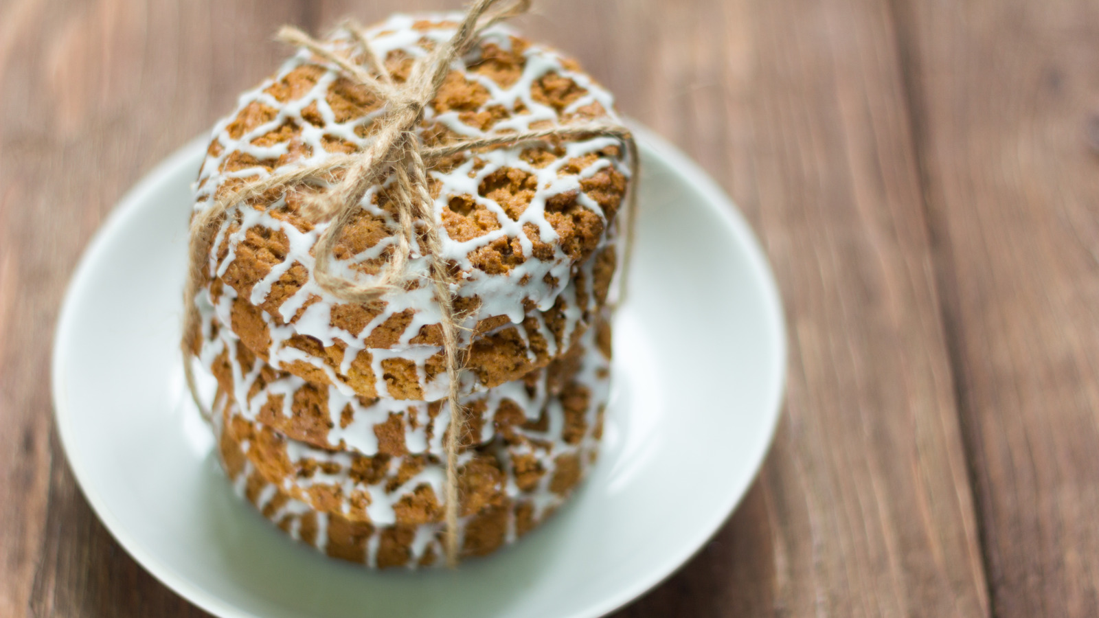 Give Your Iced Oatmeal Cookies An Easy Dash Of Fall Flavor