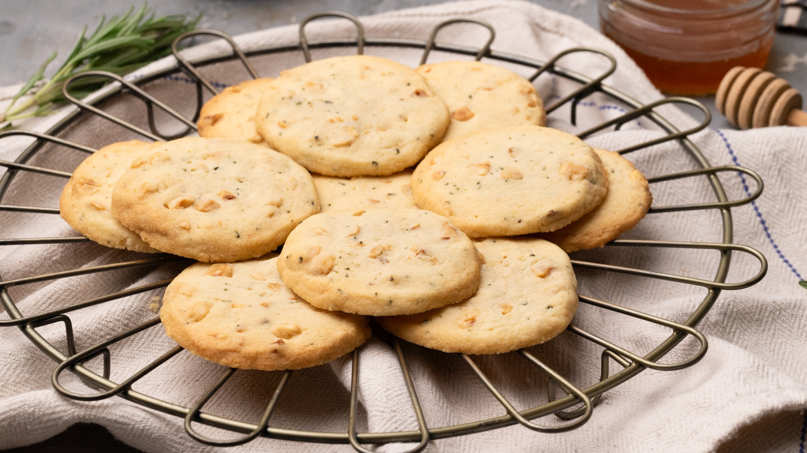 Give Your Shortbread A Crunchier Bite With Toasted Hazelnuts