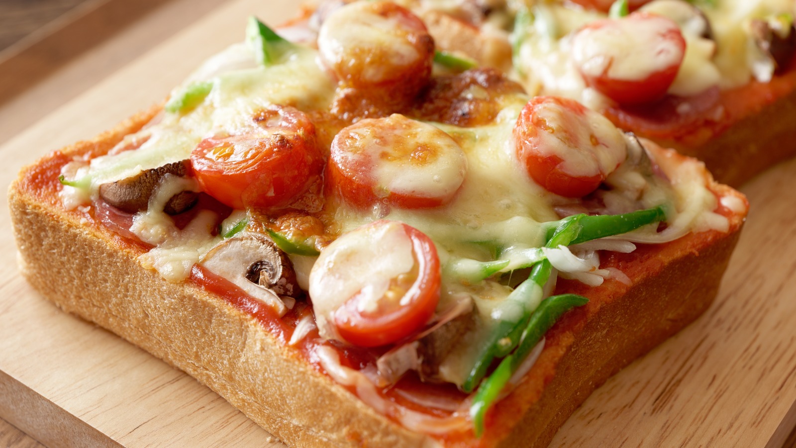 How To Use A Loaf Of Bread To Make A Cheap Pizza