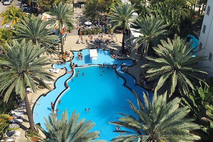 The 12 Best Pool Bars In The Country