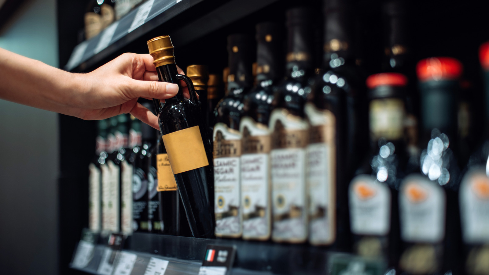 How Acid Levels Play A Role In Determining How Long Vinegar Lasts