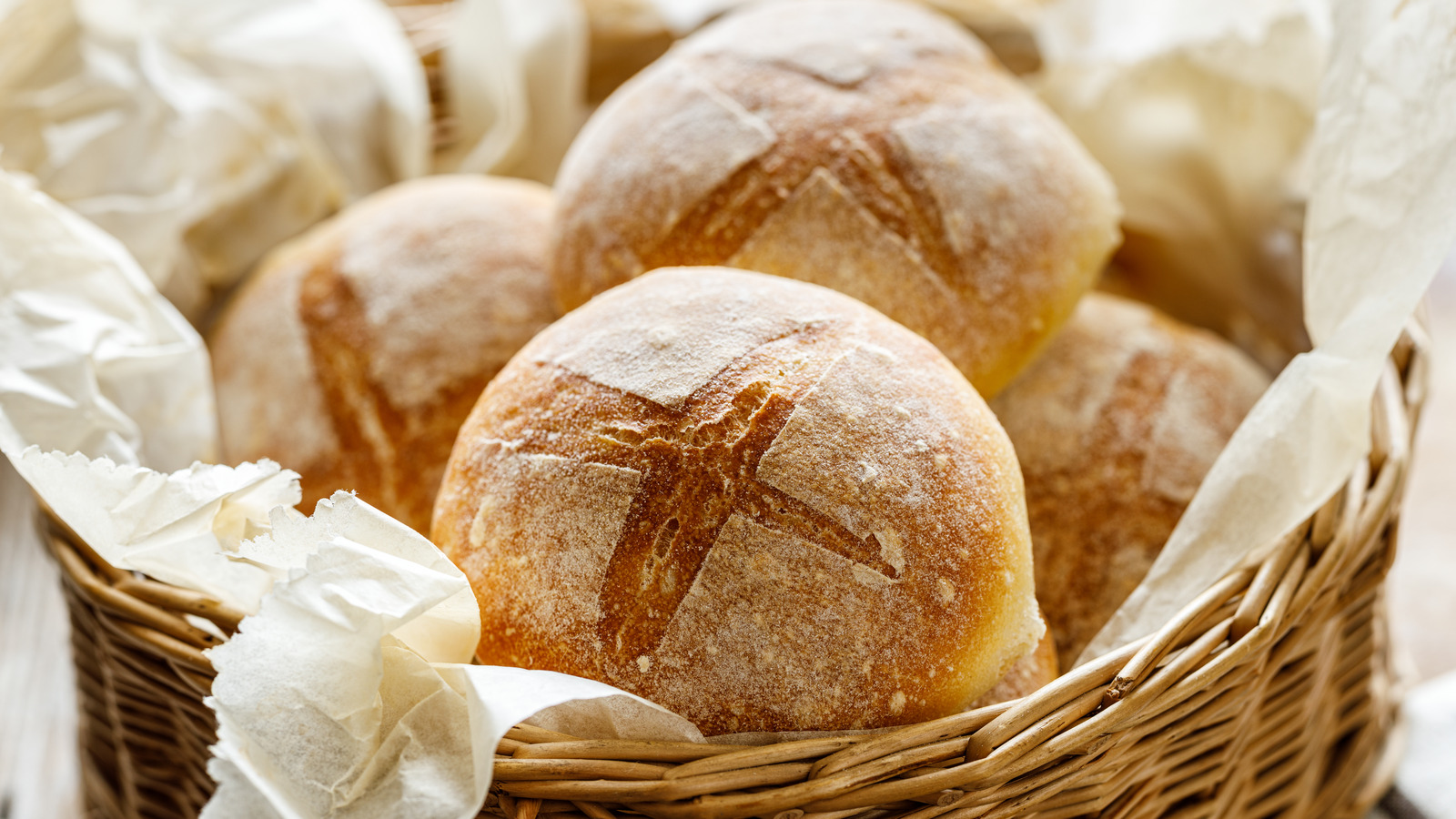 How To Create Fluffy Crowned Tops For Your Dinner Rolls