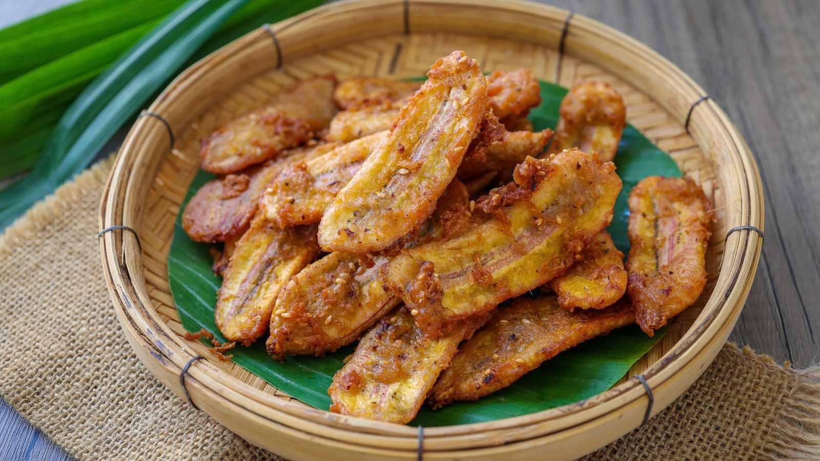 How To Fry Crispy, Golden Bananas Without Using Eggs