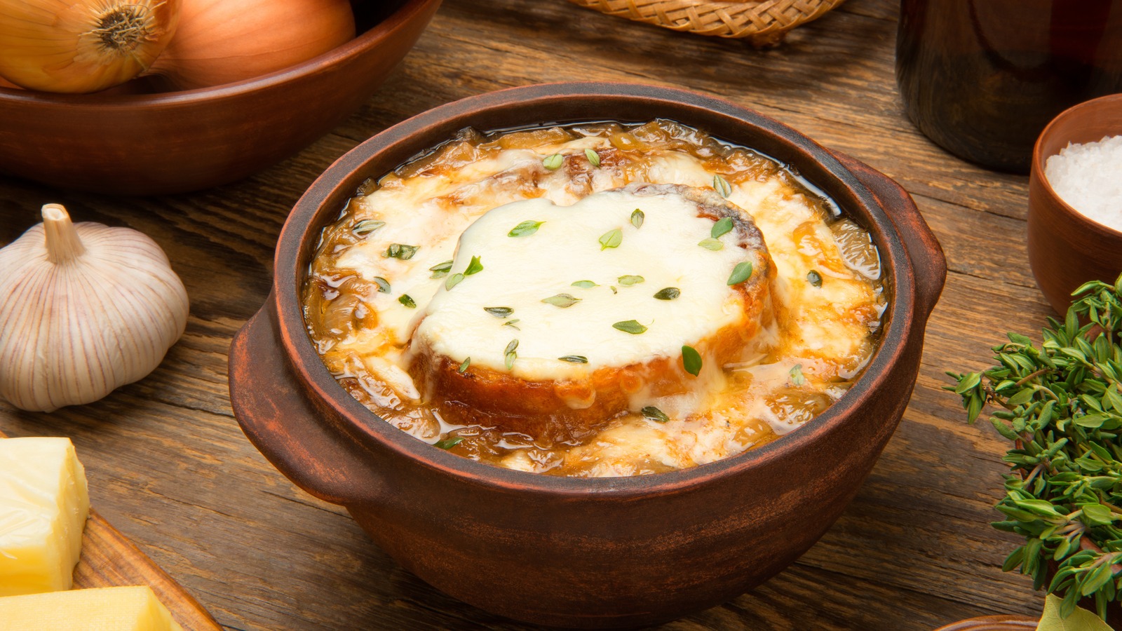What's The Best Main Course To Eat With French Onion Soup?