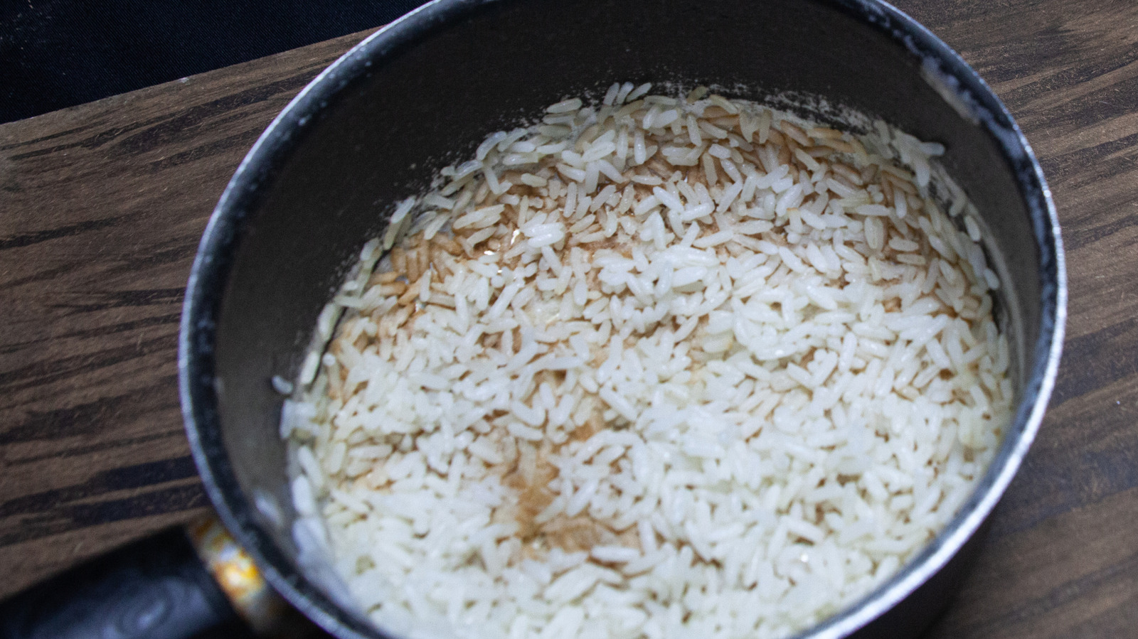 How To Salvage Burnt Rice With A Single Slide Of Bread