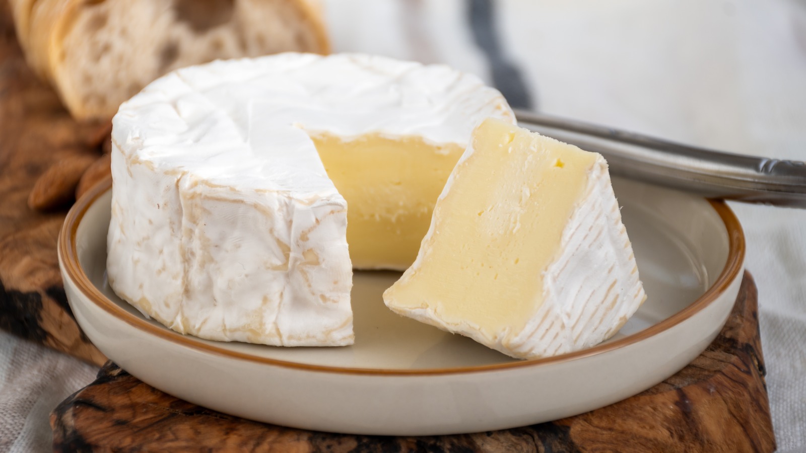 Can You Eat The Rind Of Brie Cheese?
