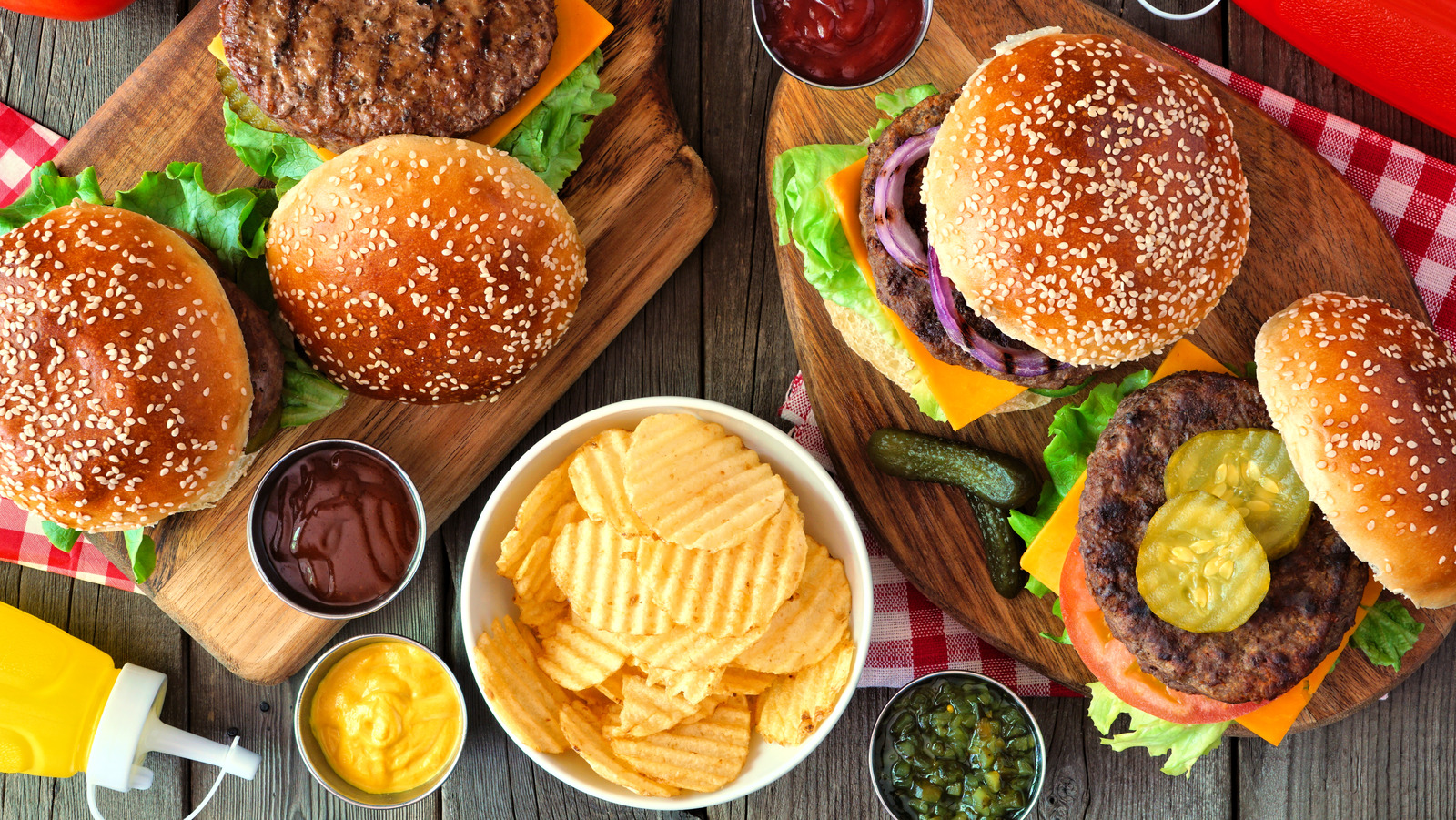 It's Best To Get Condiments On The Side For Your To-Go Fast Food Burger