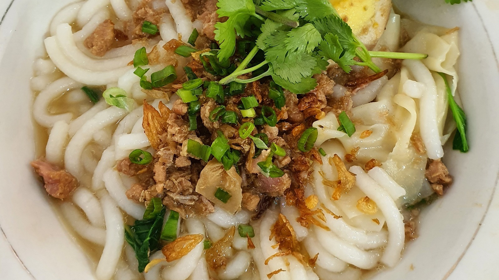 Loh Shi Fun Noodles Are The Easy Way To Make Your Entire Stir-Fry From ...