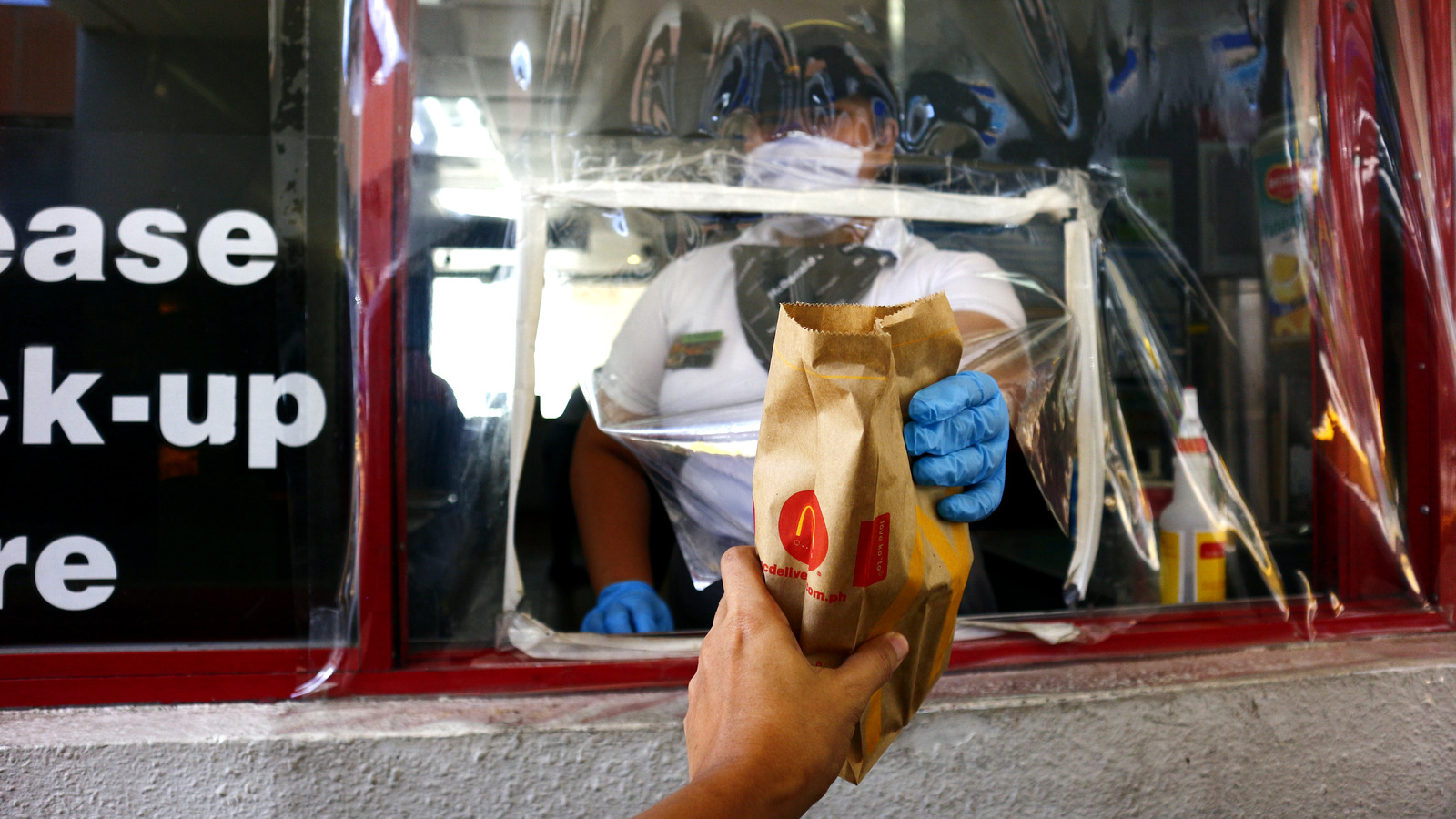 New Research Reveals The Ugly Truth For Fast Food Workers During The ...
