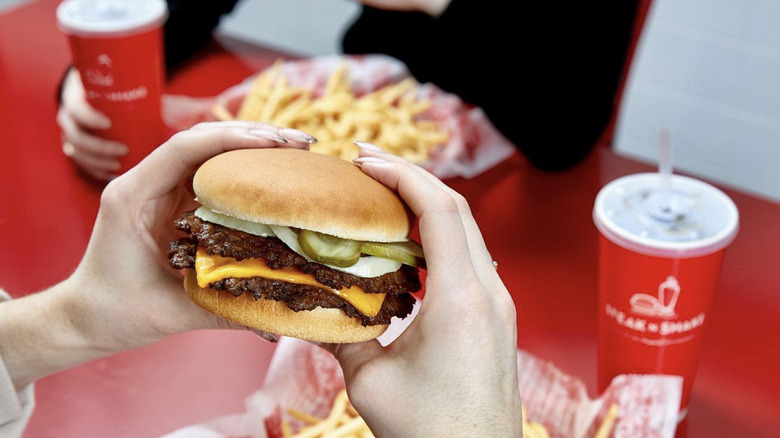Steak 'N Shake Wasn't Always A Burger Chain — Here's What It Served First