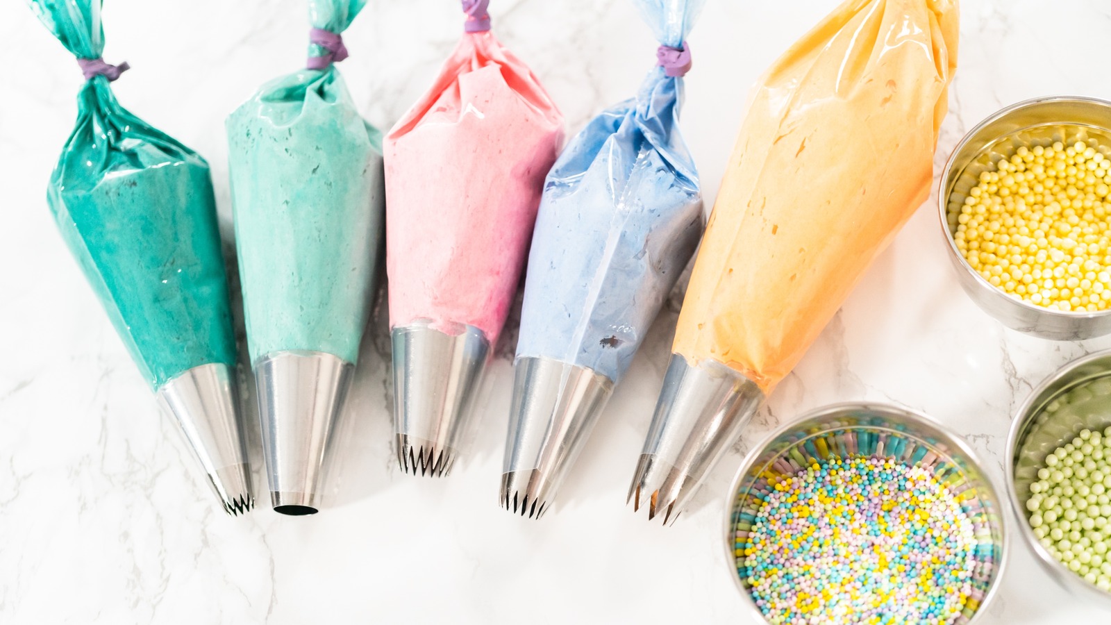 How To Pipe The Easiest Buttercream Bows