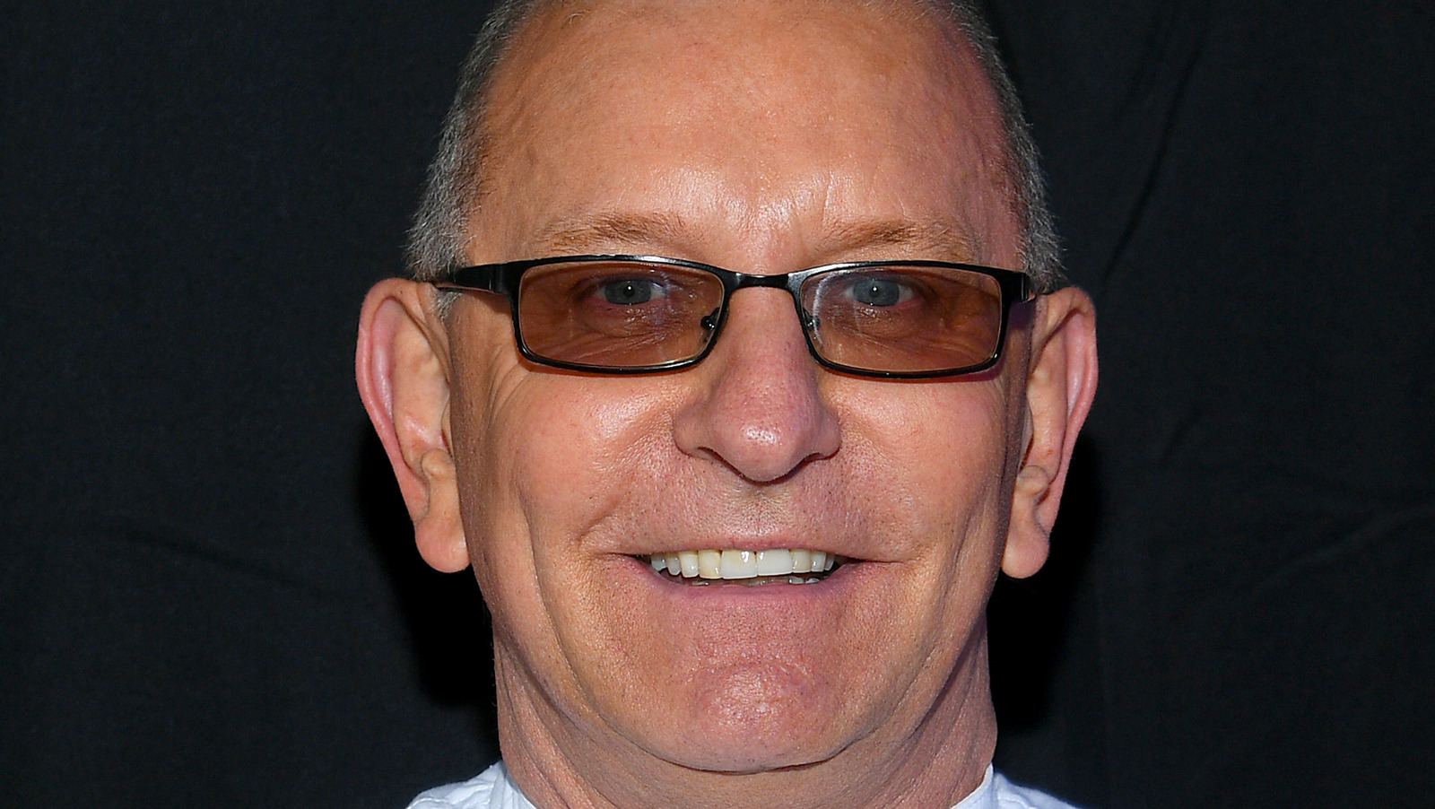 Robert Irvine's Go-To Flavors For Tasty Wings - Exclusive