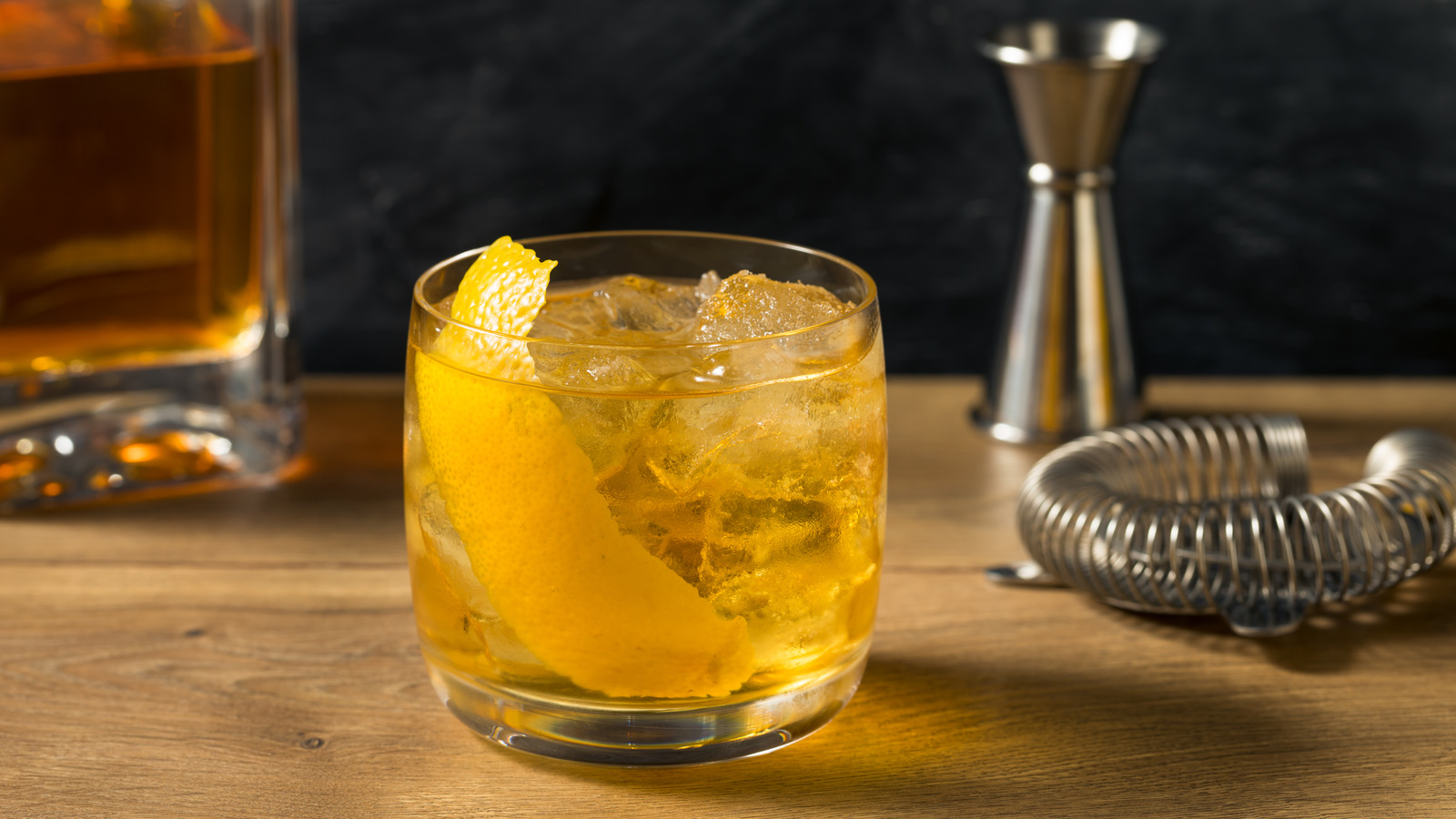 Rusty Nail: The 2-Ingredient Cocktail Beloved By Frank Sinatra