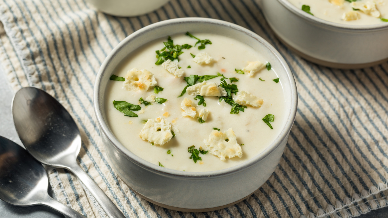 Skip Saltine Crackers For Your Soup - Use This Nostalgic Snack Instead