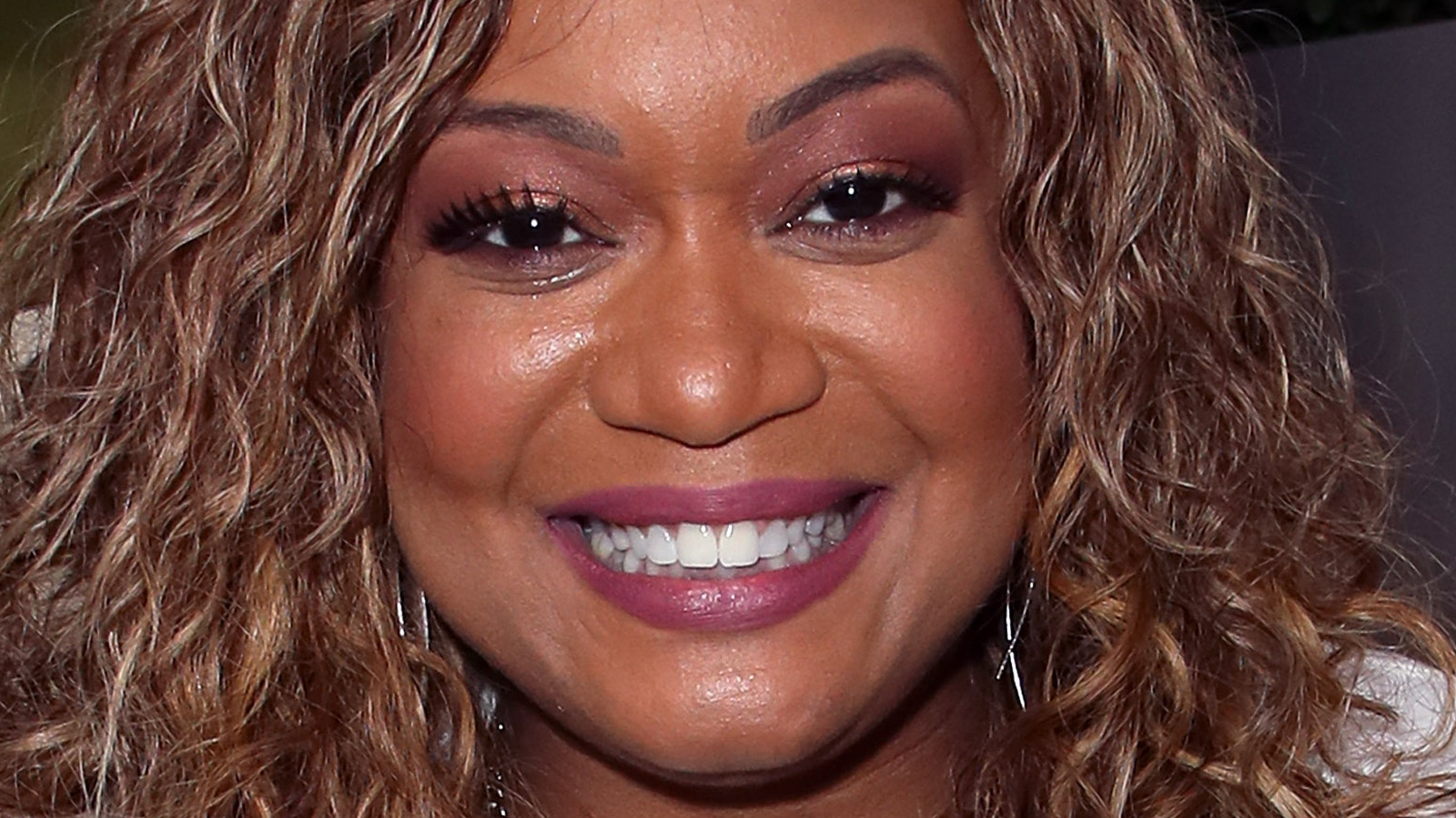 Sunny Anderson Doesn't Skimp When Making Cheesy Scrambled Eggs