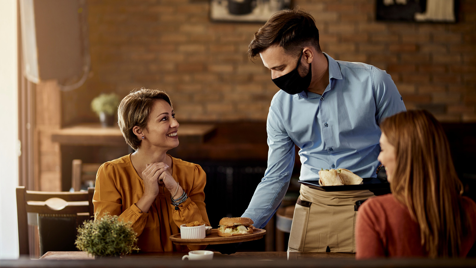 Survey Reveals How Many People Prefer Local Restaurants Over Chains