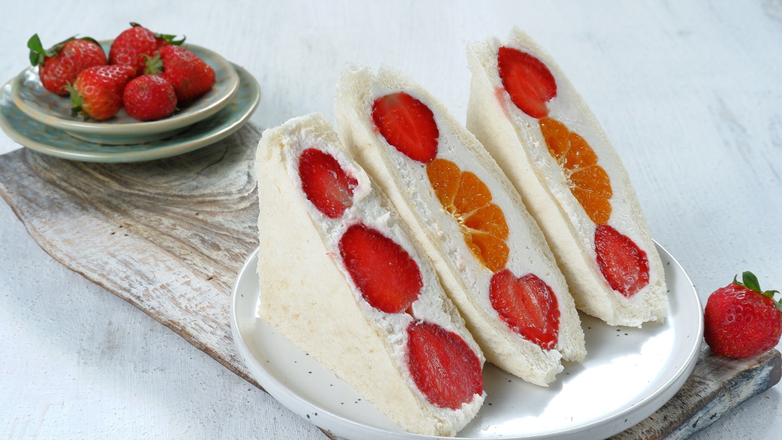 Make Delicate Strawberry And Cream Cheese Tea Sandwiches For Summer